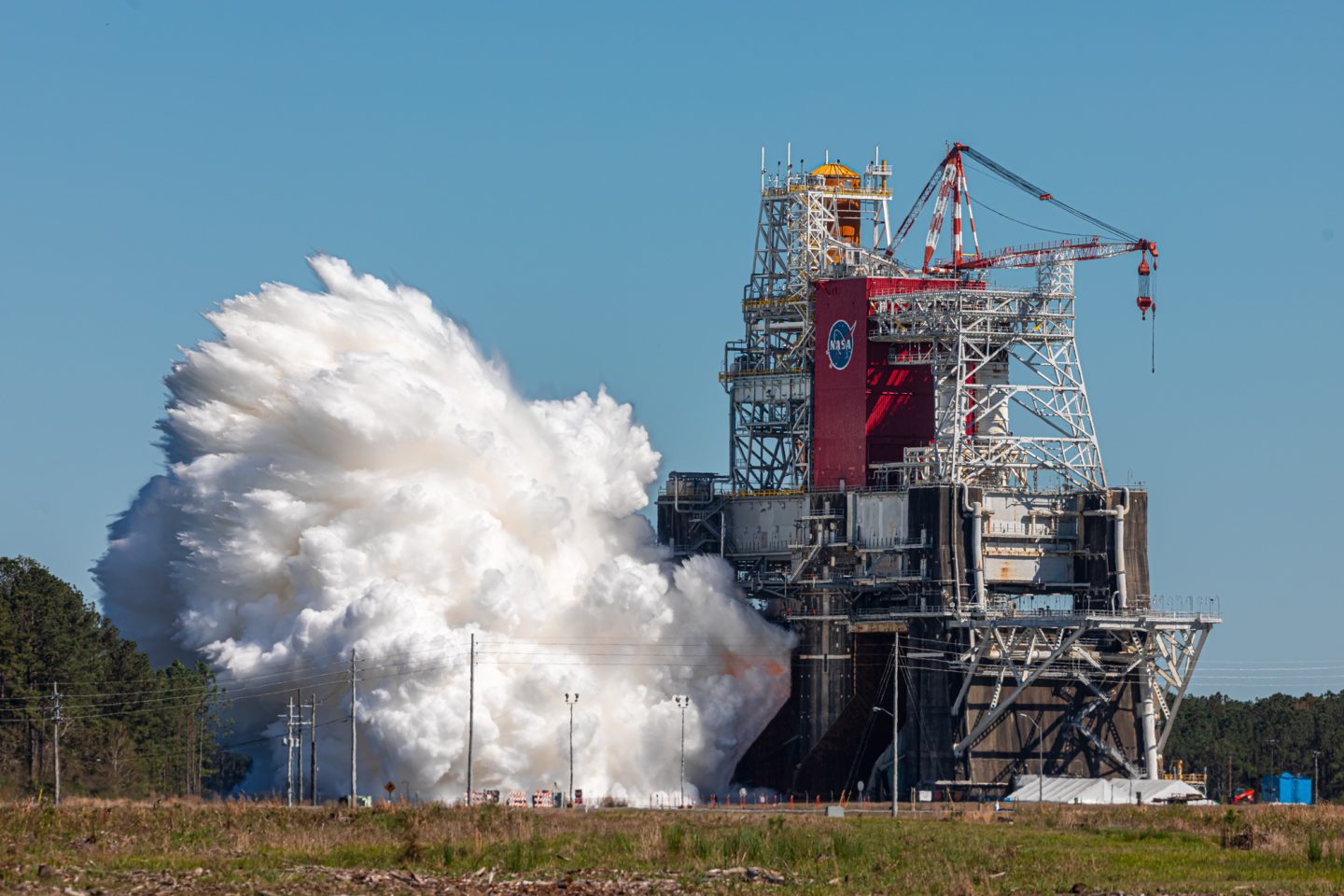 NASA fired up its new rocket for 499.6 seconds on Thursday - Ars Technica