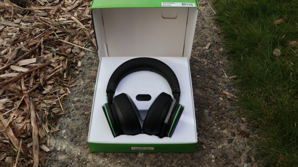 Xbox Wireless Headset review: $99 set with engineering wins, first-gen ...