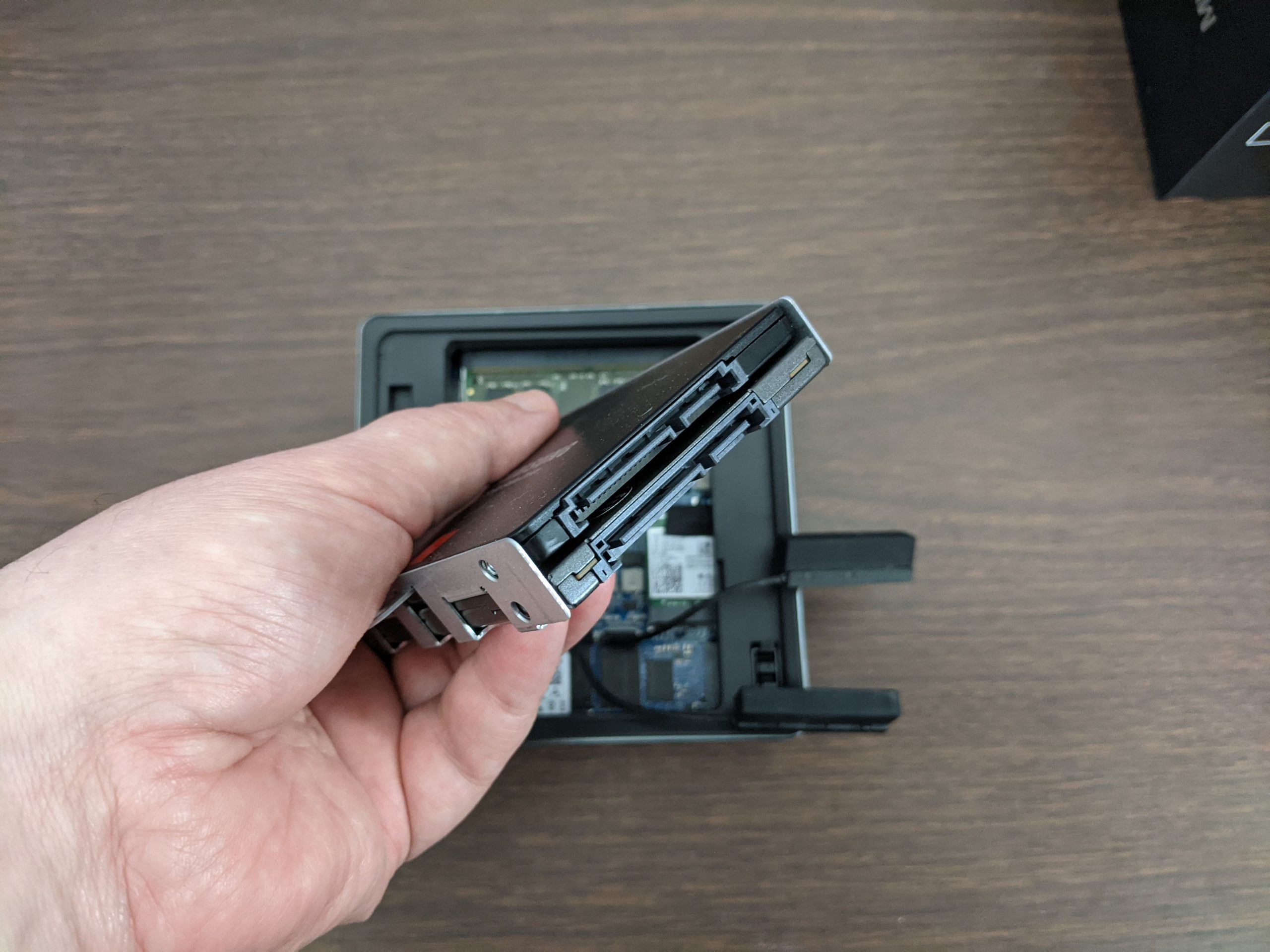 Minisforum U850—solid hardware and easy upgrades in a little box - Ars ...