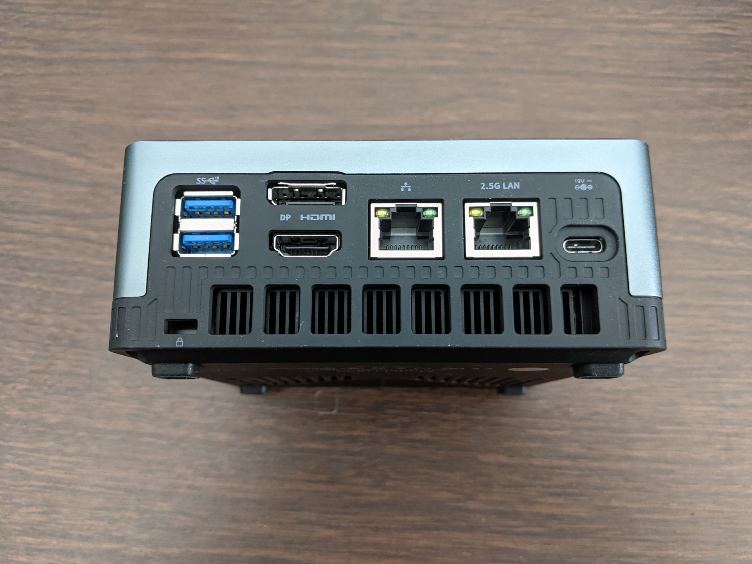 Minisforum U850—solid hardware and easy upgrades in a little box - Ars ...