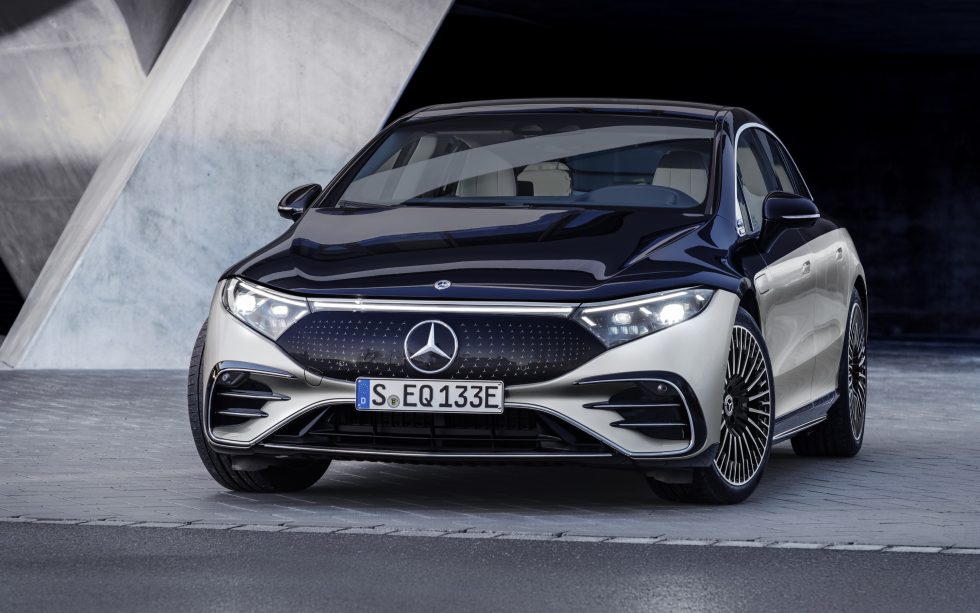 Mercedes goes all out with its new electric luxury sedan, the EQS - Ars ...