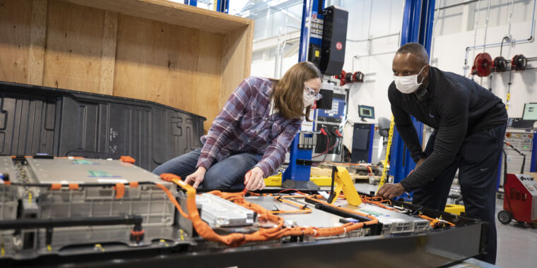 Ford is setting up a new EV battery center in southeast Michigan | Ars ...