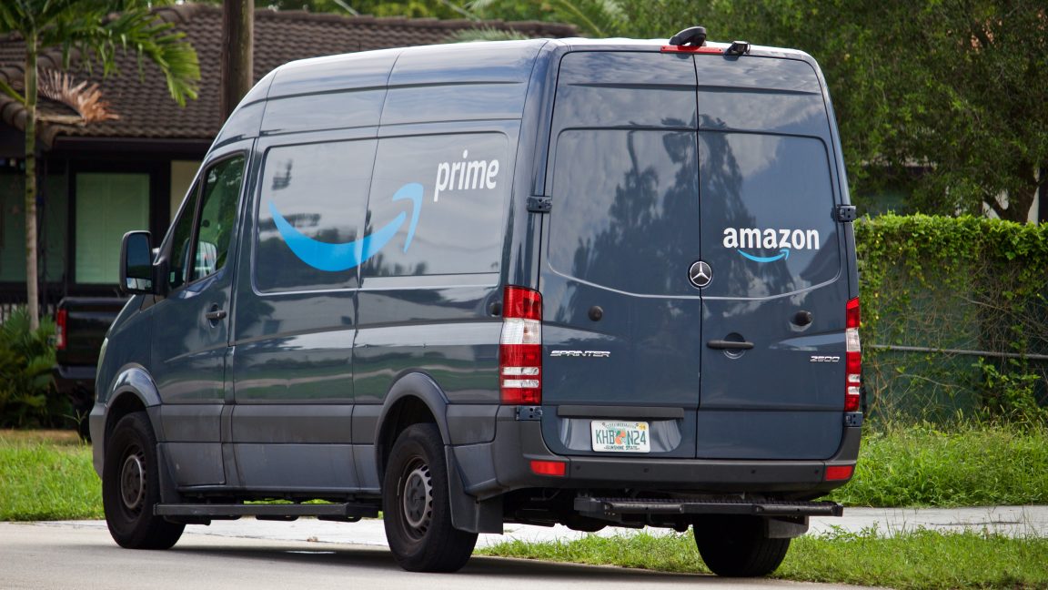 Amazon admits its drivers sometimes have to pee in bottles - Ars Technica