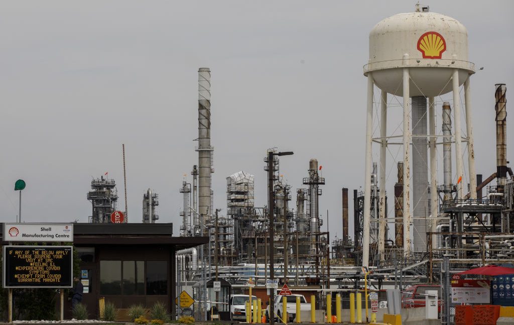 Dutch court orders Shell oil company to cut carbon emissions 45% by ...