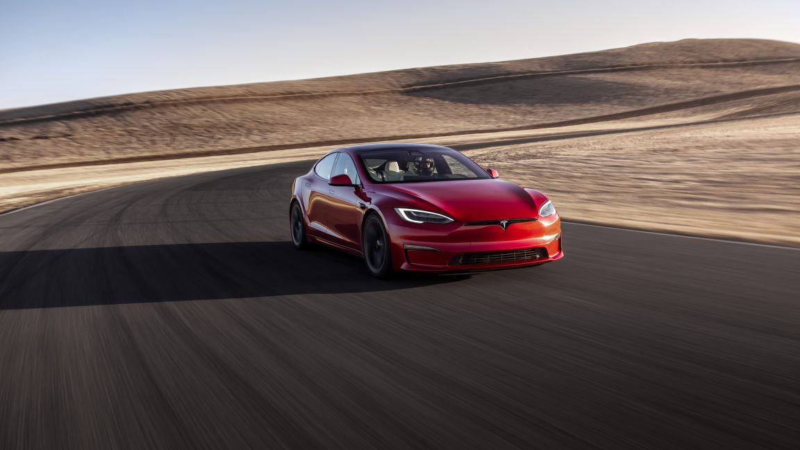 Tesla takes aim at upstarts with 390-mile range, 200 mph Model S Plaid ...