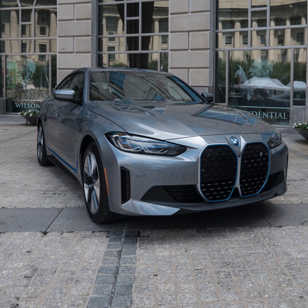 BMW finds its mojo again with the $55,400 i4 electric sedan - Ars Technica