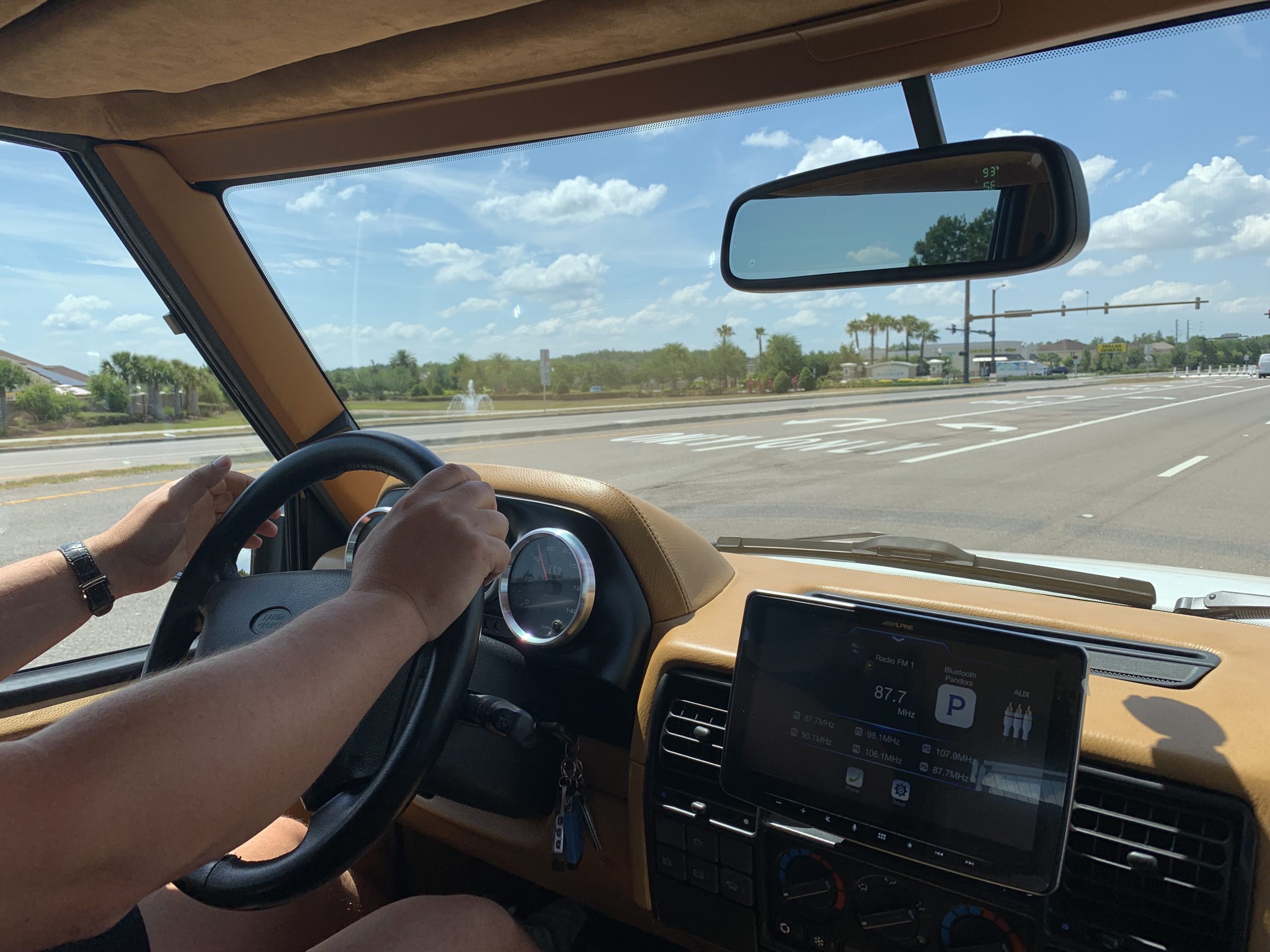 This Range Rover Classic restomod runs on Tesla power - Ars Technica