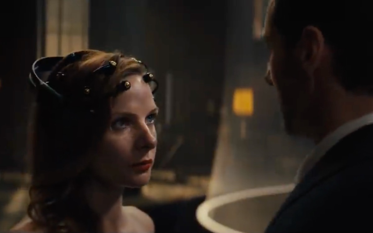 Warner Bros. releases trailer for noir-esque sci-fi thriller ...