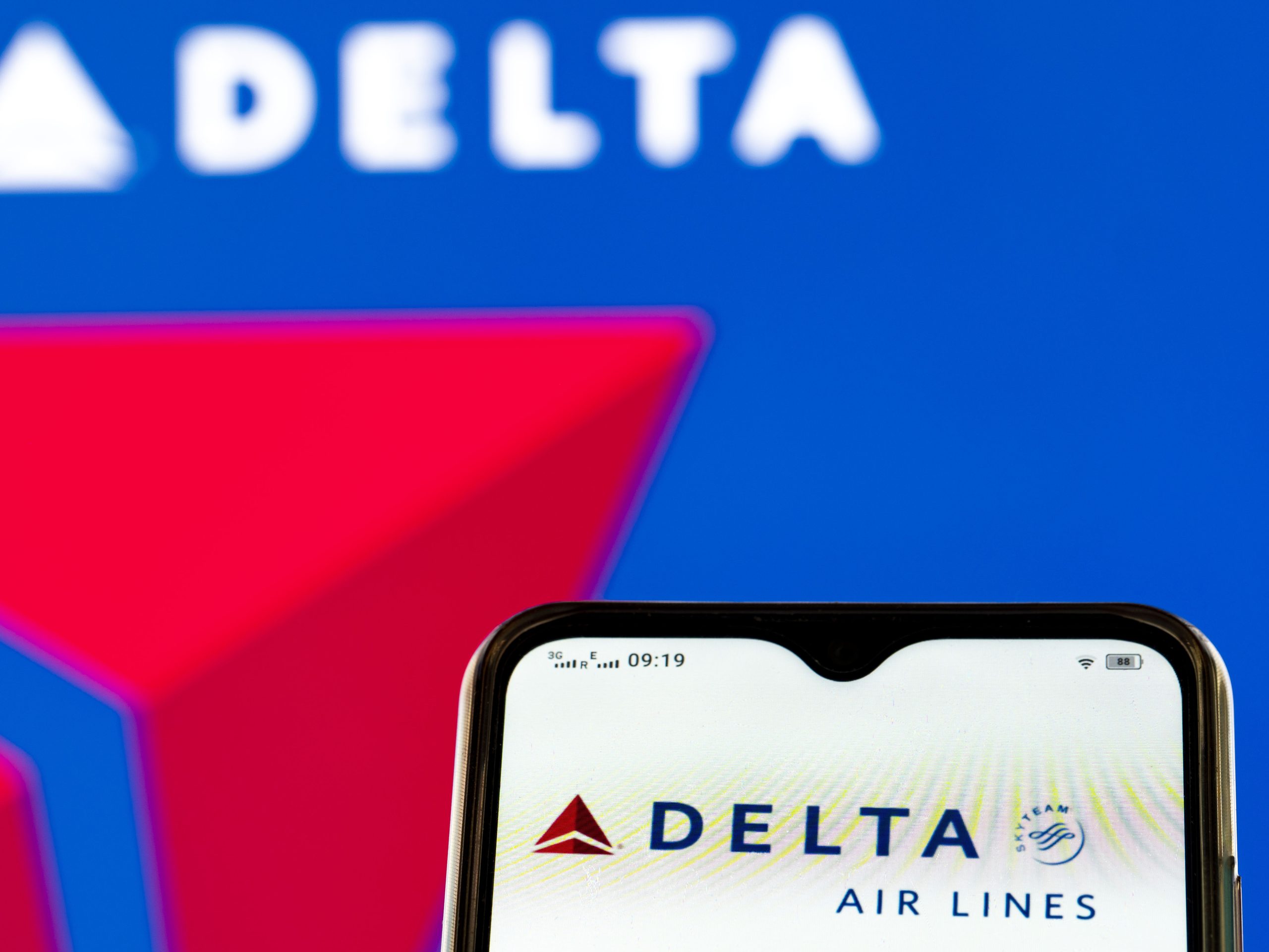 Delta stole its pilot’s messaging app, should pay $1 billion, lawsuit ...