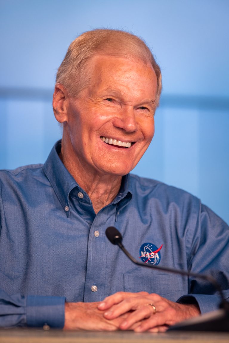 Outgoing NASA administrator urges incoming leaders to stick with ...