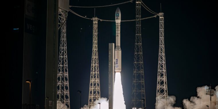 Rocket Report: Firefly completes static fire, Blue Origin gets HLS stay ...