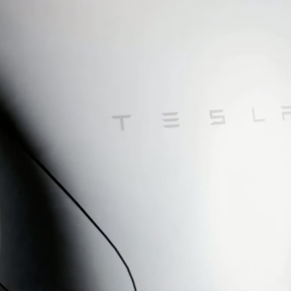 Tesla shows off unfinished humanoid robot prototypes at AI Day 2022 ...