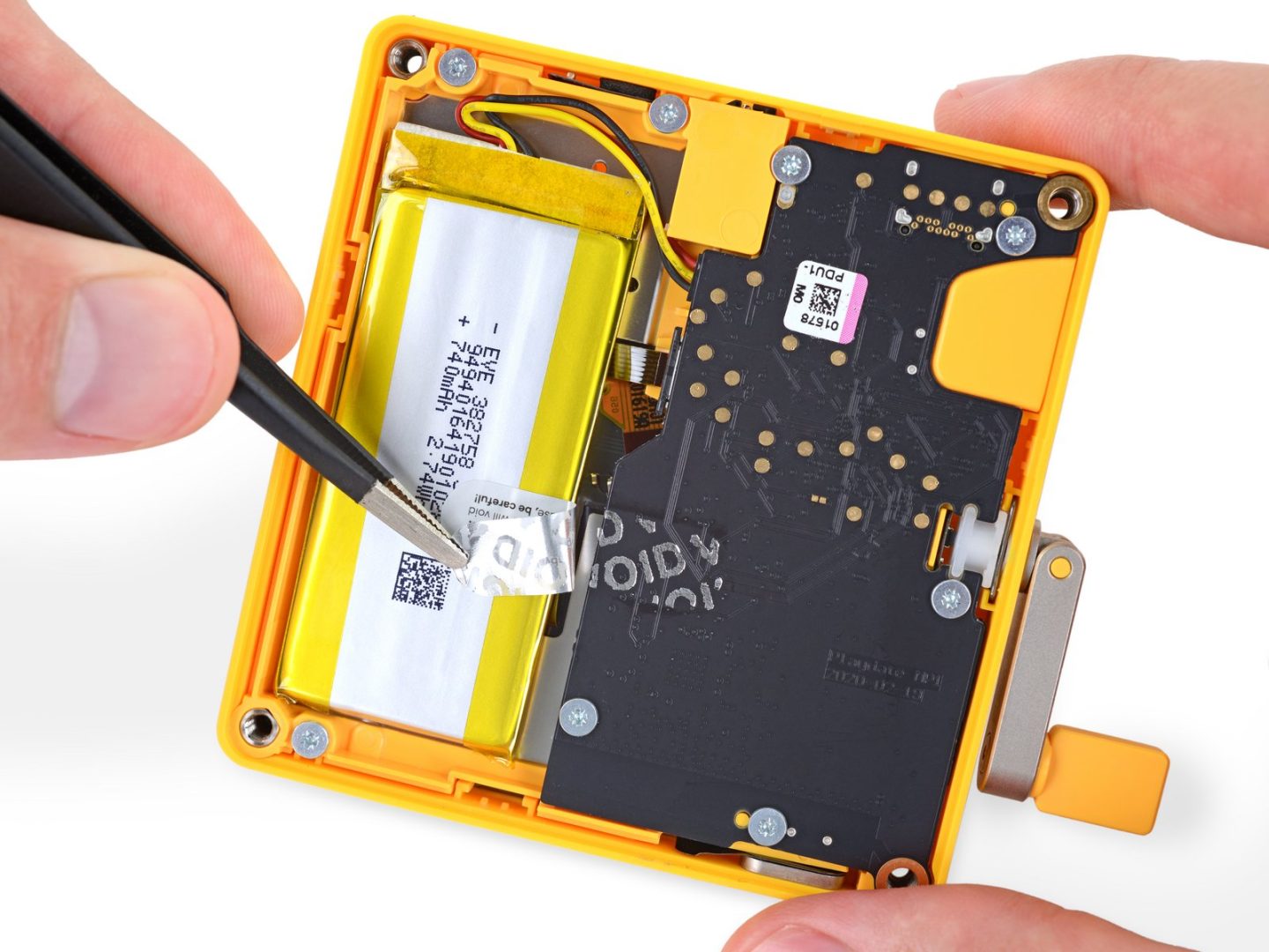 iFixit says the Playdate is a surprisingly repairable Game Boy ...