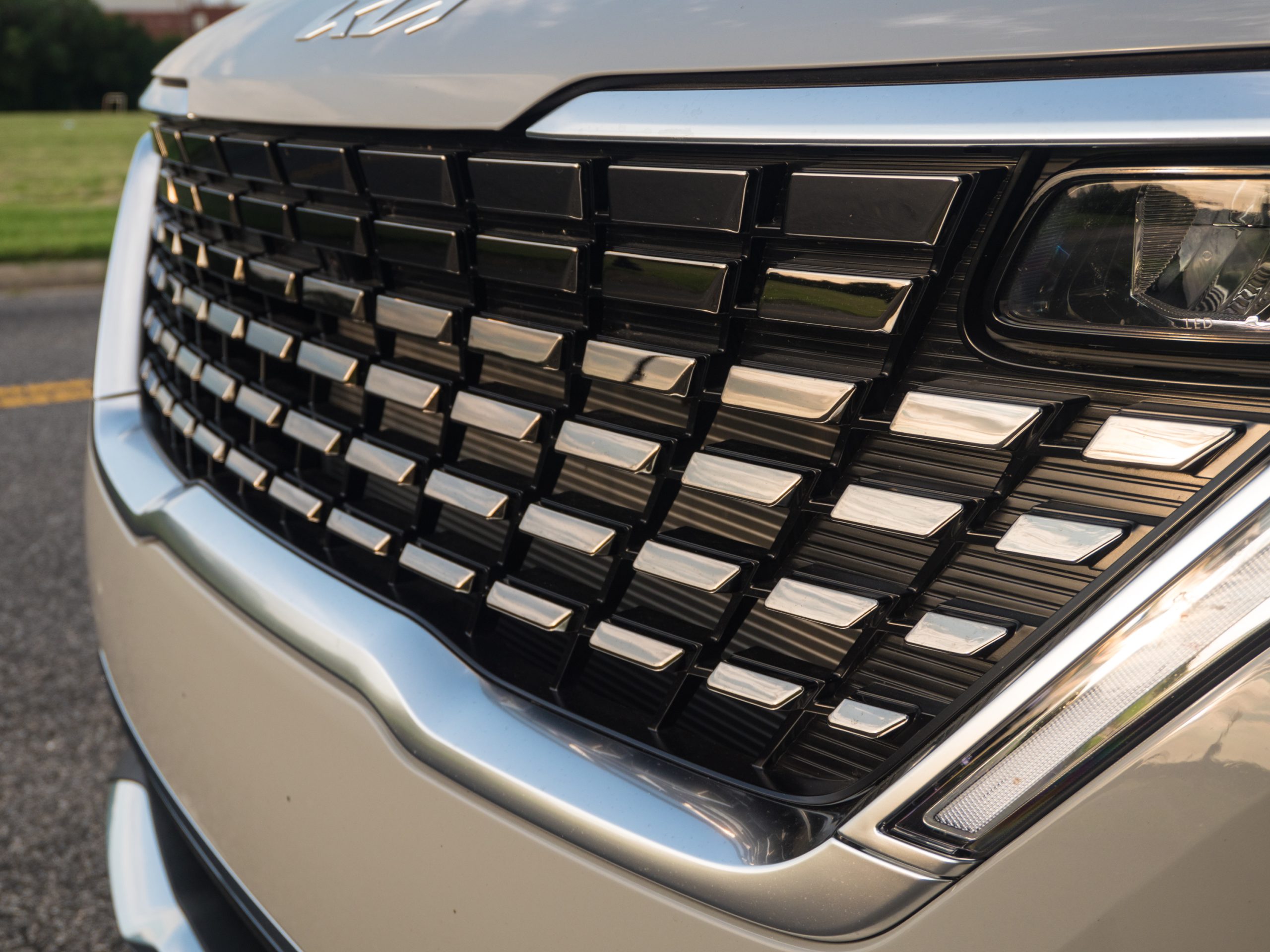 The 2022 Kia Carnival is a handsome minivan, but it needs a hybrid ...