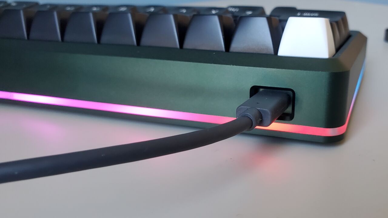 Drop Signature Series Islay Night hands-on: A $349, arrow-free keyboard ...