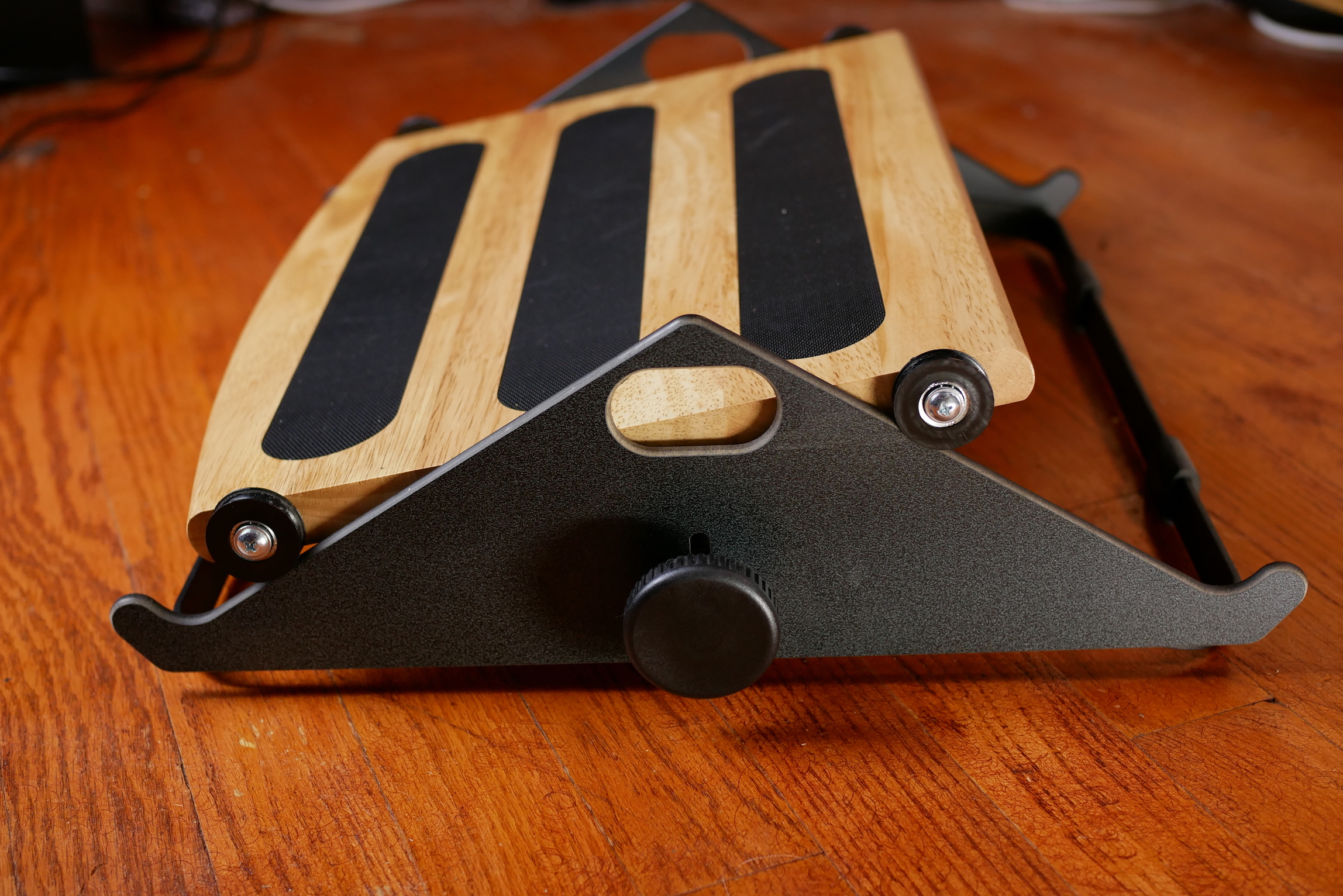 Our 22 favorite desk accessories for a more organized and comfy ...