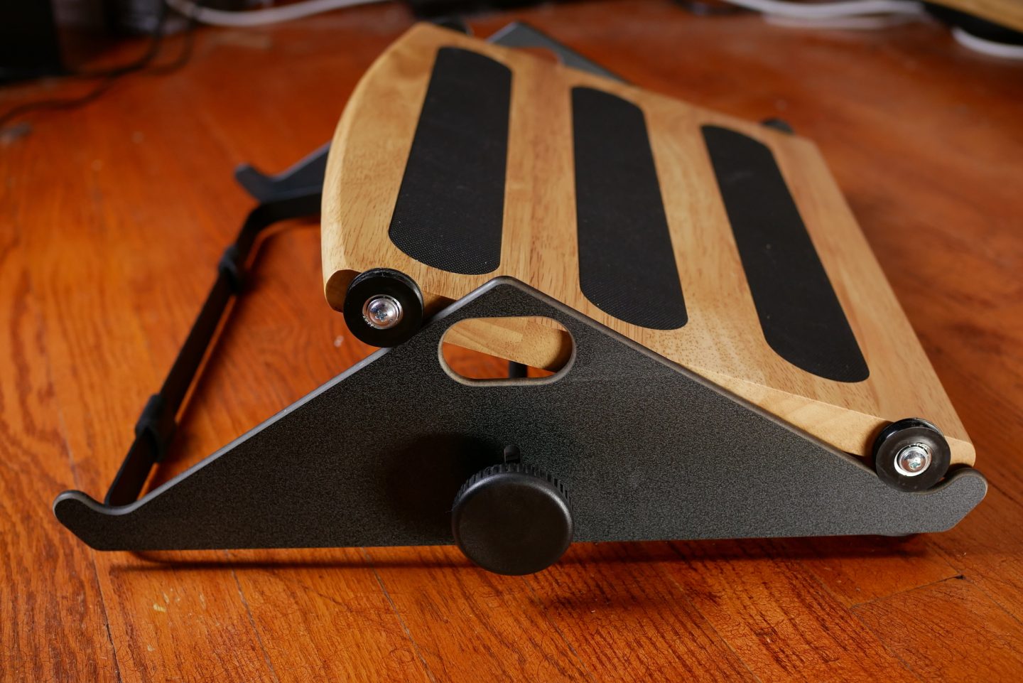 Our 22 favorite desk accessories for a more organized and comfy ...