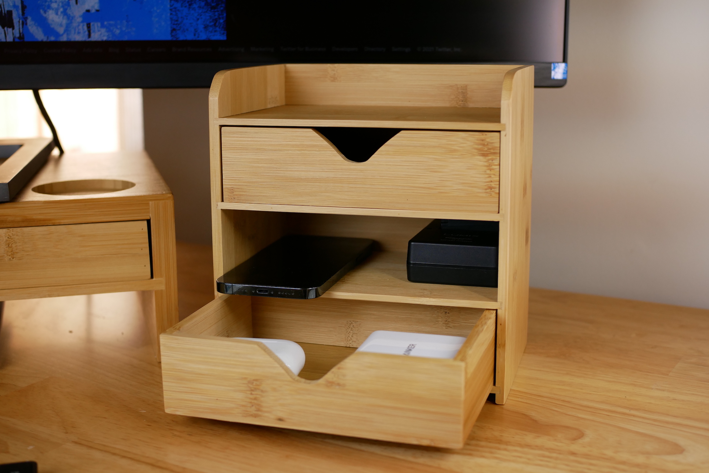 Our 22 favorite desk accessories for a more organized and comfy ...