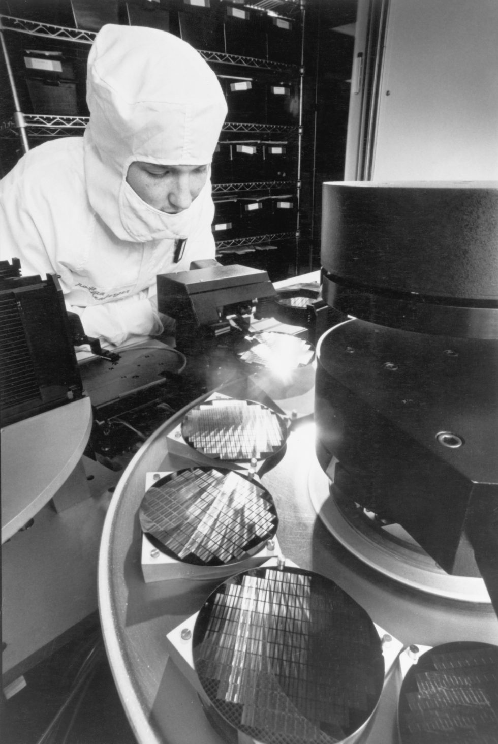 Intel slipped—and its future now depends on making everyone else’s chips - Ars Technica