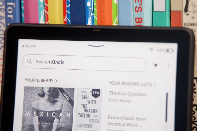 Review: Bigger screen, better lighting make for a nearly perfect Kindle ...
