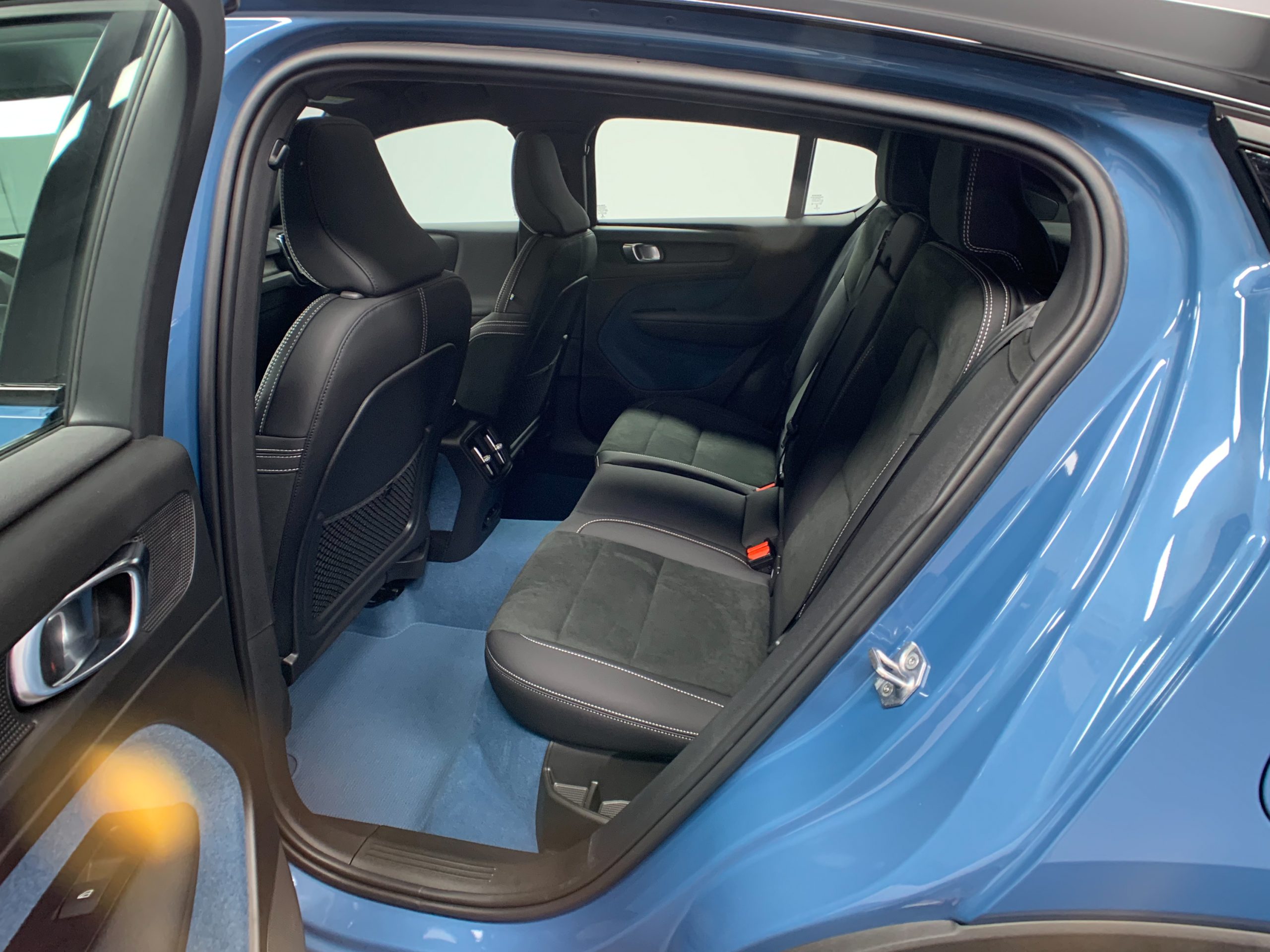 The electric 2022 Volvo C40 Recharge puts style at a premium - Ars Technica