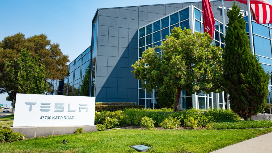 Tesla relocates from California, sets up new corporate HQ in Texas ...