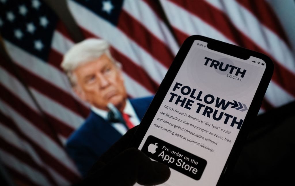 Trump to launch social media platform to compete with Twitter and ...