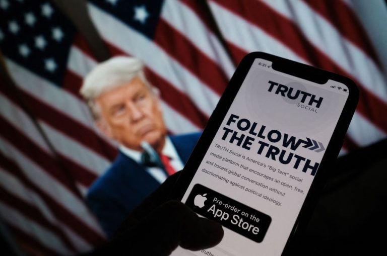 Trump to launch social media platform to compete with Twitter and ...