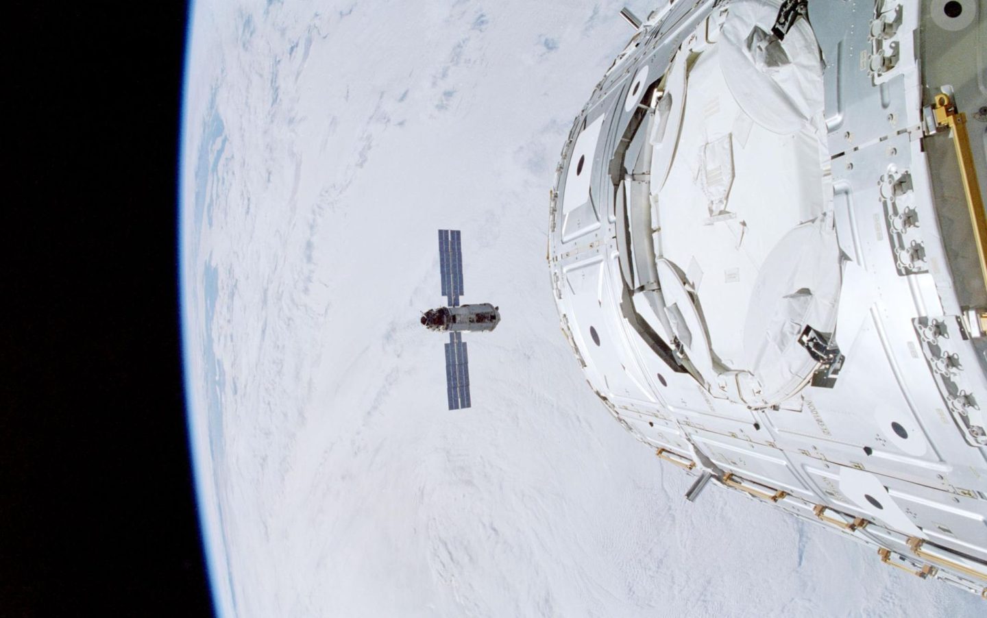 A once-quiet battle to replace the space station suddenly is red hot ...