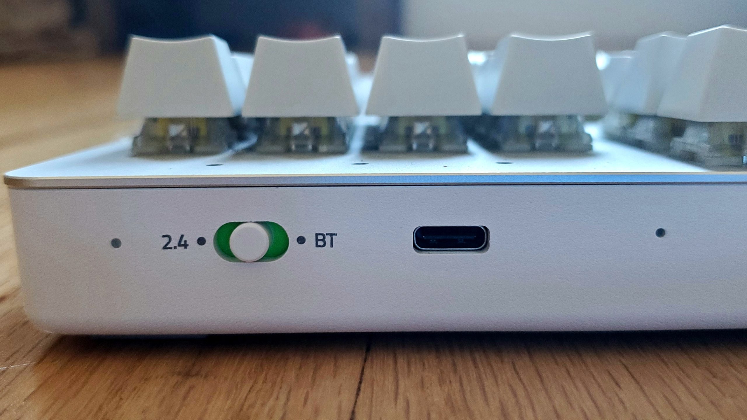 Razer Pro Type Ultra wireless keyboard review: A grown-up mechanical ...