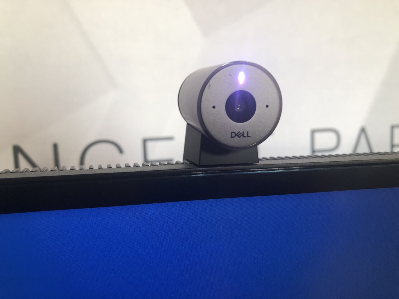 Dell’s magnetic wireless webcam concept may help you forget about that ...