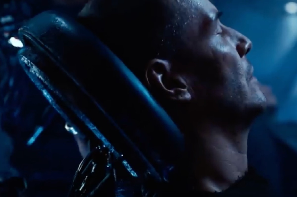 Neo discovers he still knows kung fu in latest Matrix Resurrections ...