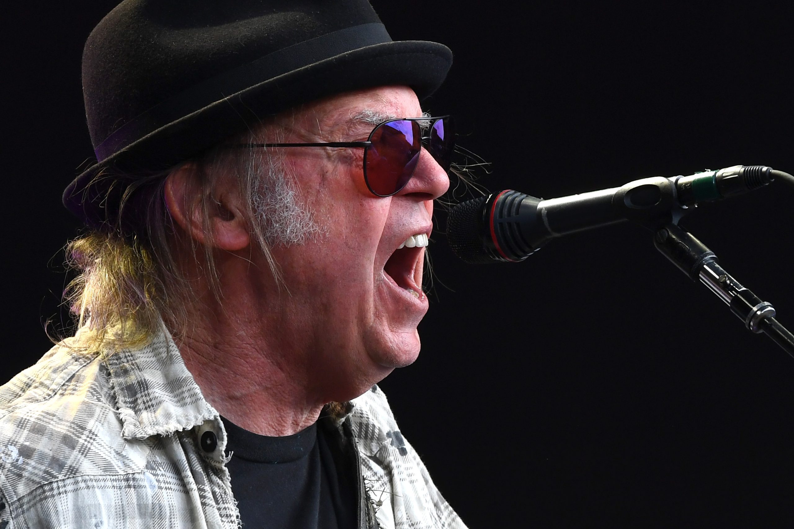 Spotify support buckles under complaints from angry Neil Young fans ...