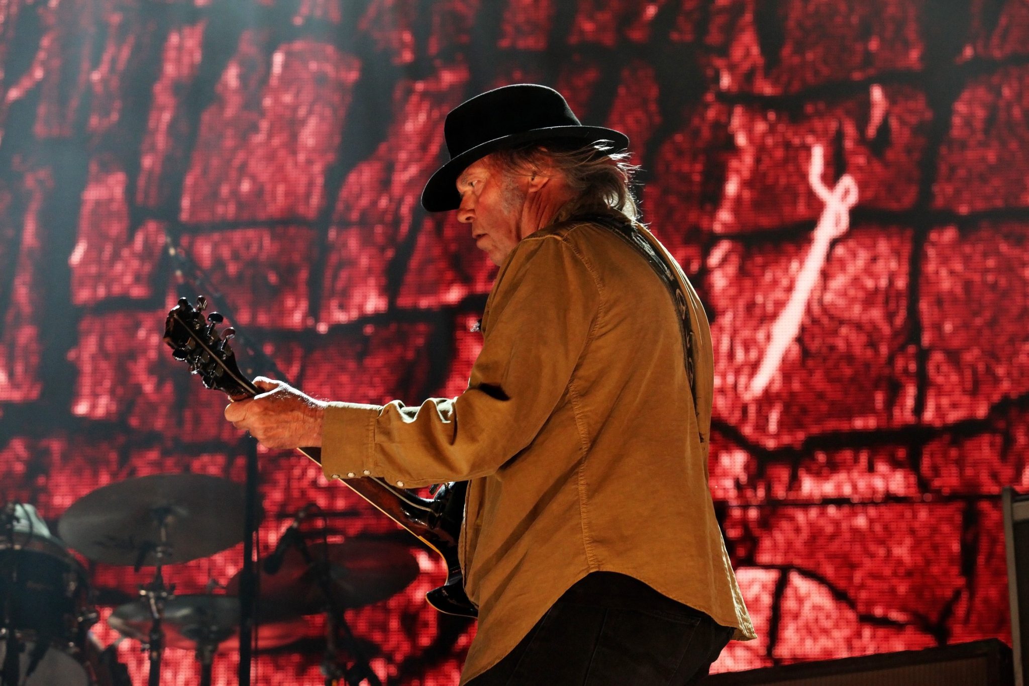 Spotify says it will remove Neil Young’s music instead of dropping Joe ...