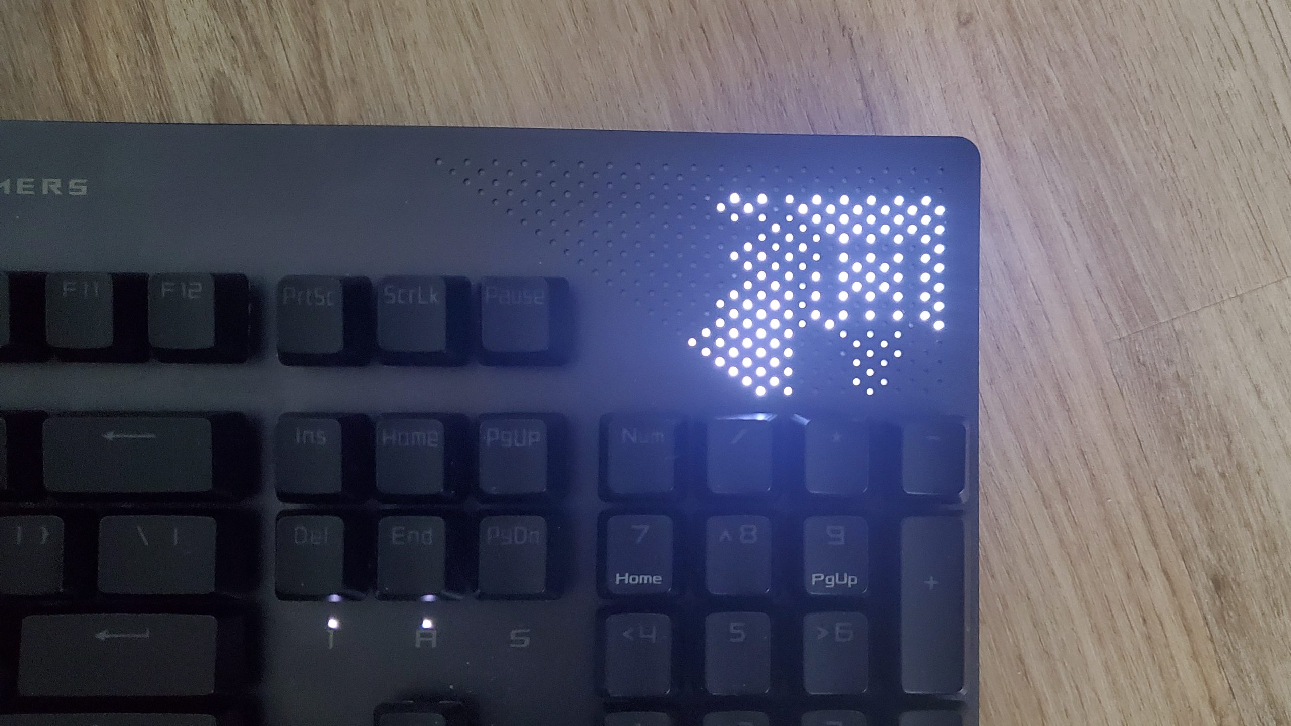 Flashy as can be: The Asus ROG Strix Flare II Animate keyboard - Ars ...