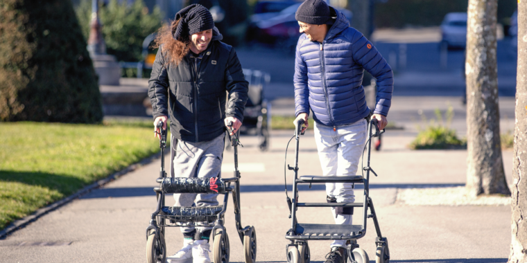 New spinal implant gets paralyzed people up and walking | Ars Technica