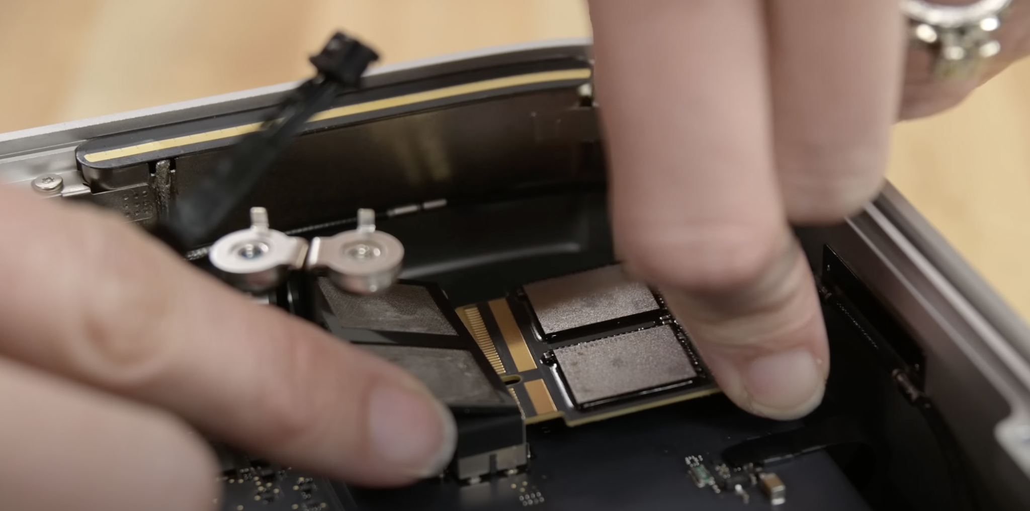 iFixit’s Mac Studio teardown reveals monster cooling system - Ars Technica