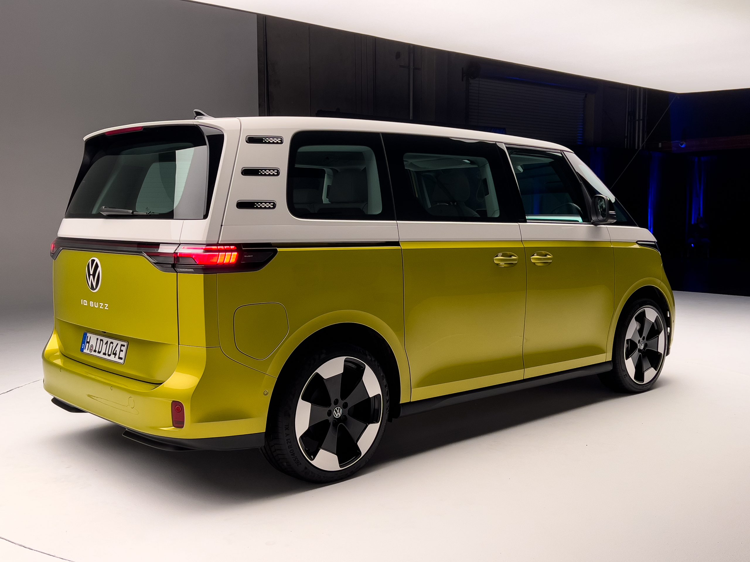 VW unveils adorable electric ID Buzz, US sales begin in 2024 - Ars Technica