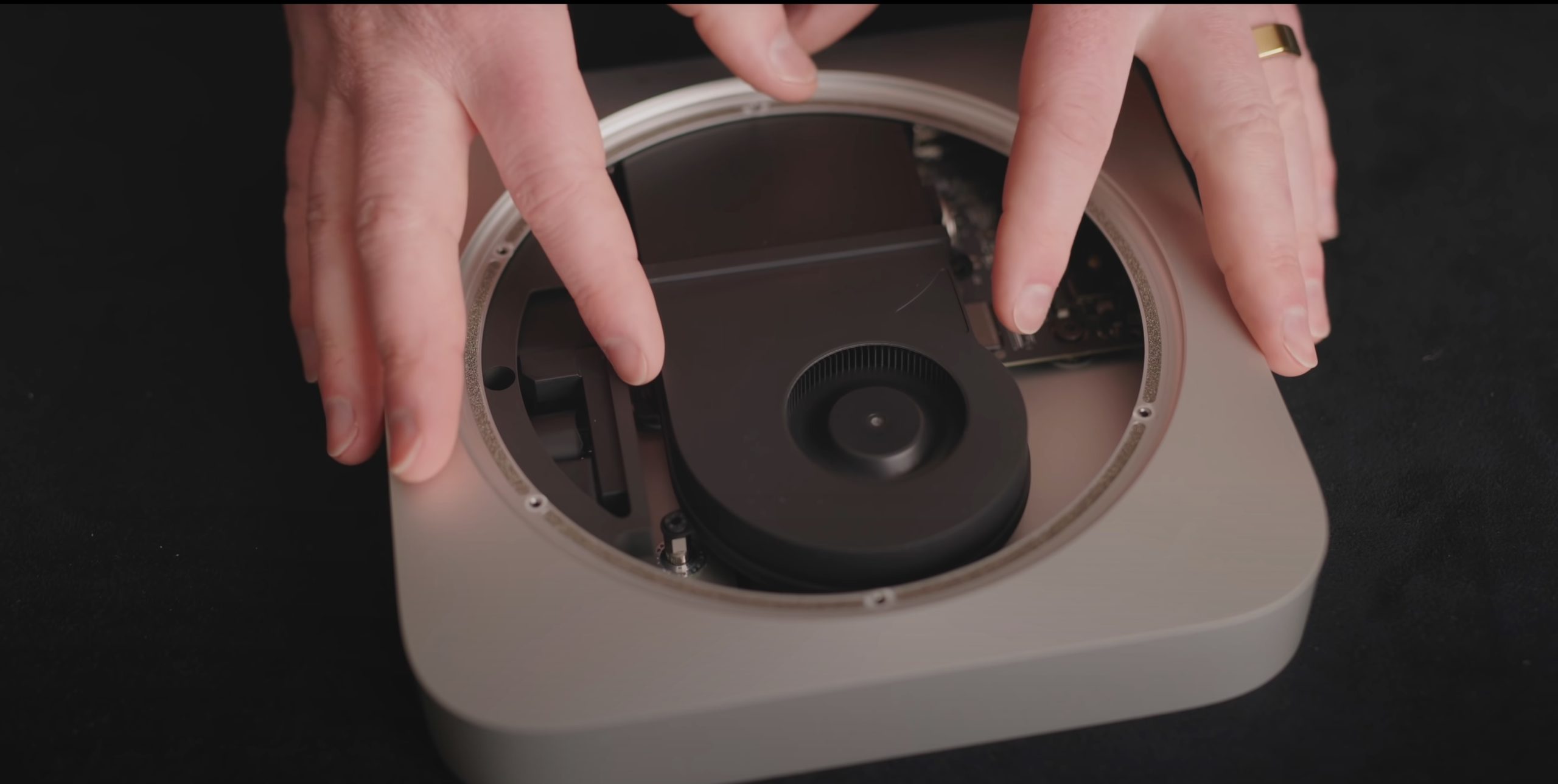 Honey, I shrunk the Mac: Enthusiast makes the Mac mini more mini - Ars ...