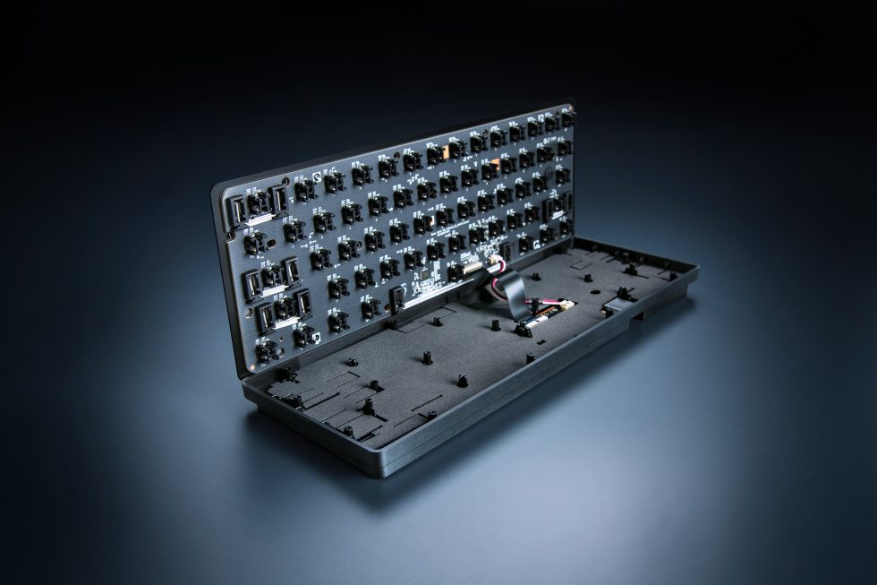 Razer adds joystick-like control to a small mechanical keyboard - Ars ...