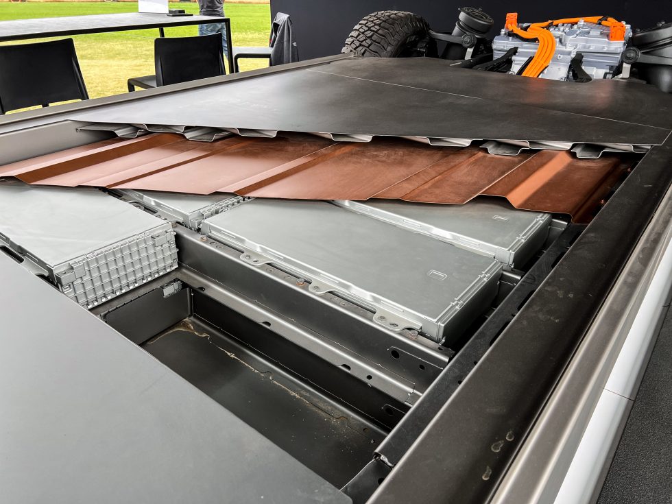 The Hummer EV is an electric truck for people who think EVs are stupid ...