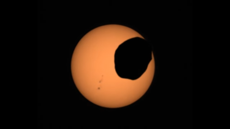 This 40-second solar eclipse seen from the surface of Mars is sublime ...