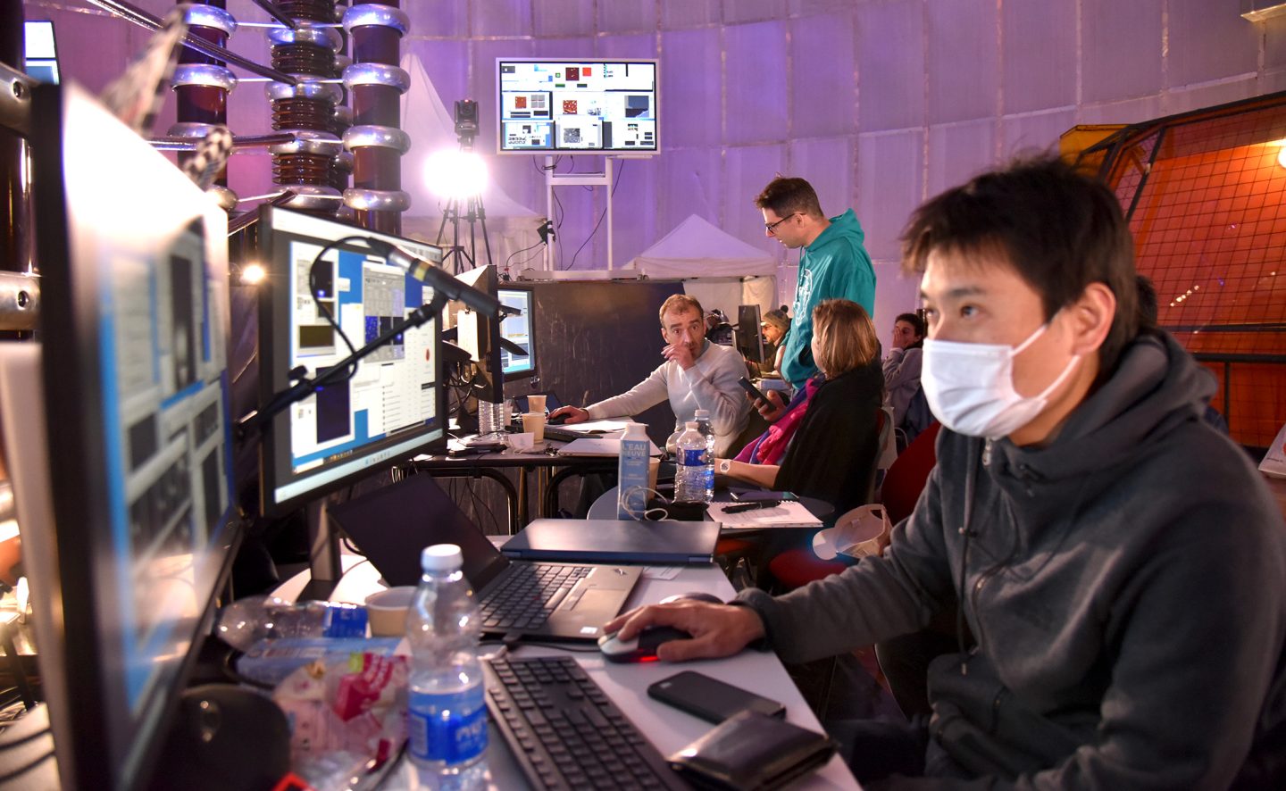 Not quite Le Mans: 24-hour race won by molecule that traveled 1 micron ...