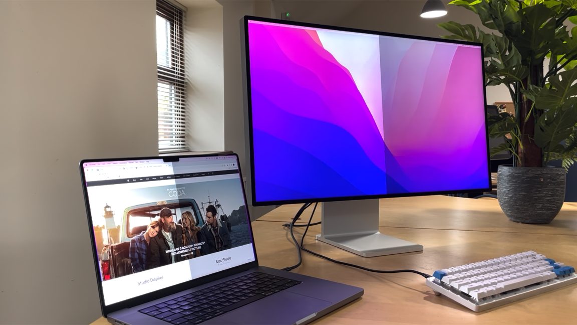 App lets you crank the new MacBook Pro’s brightness to over 1,000 nits ...