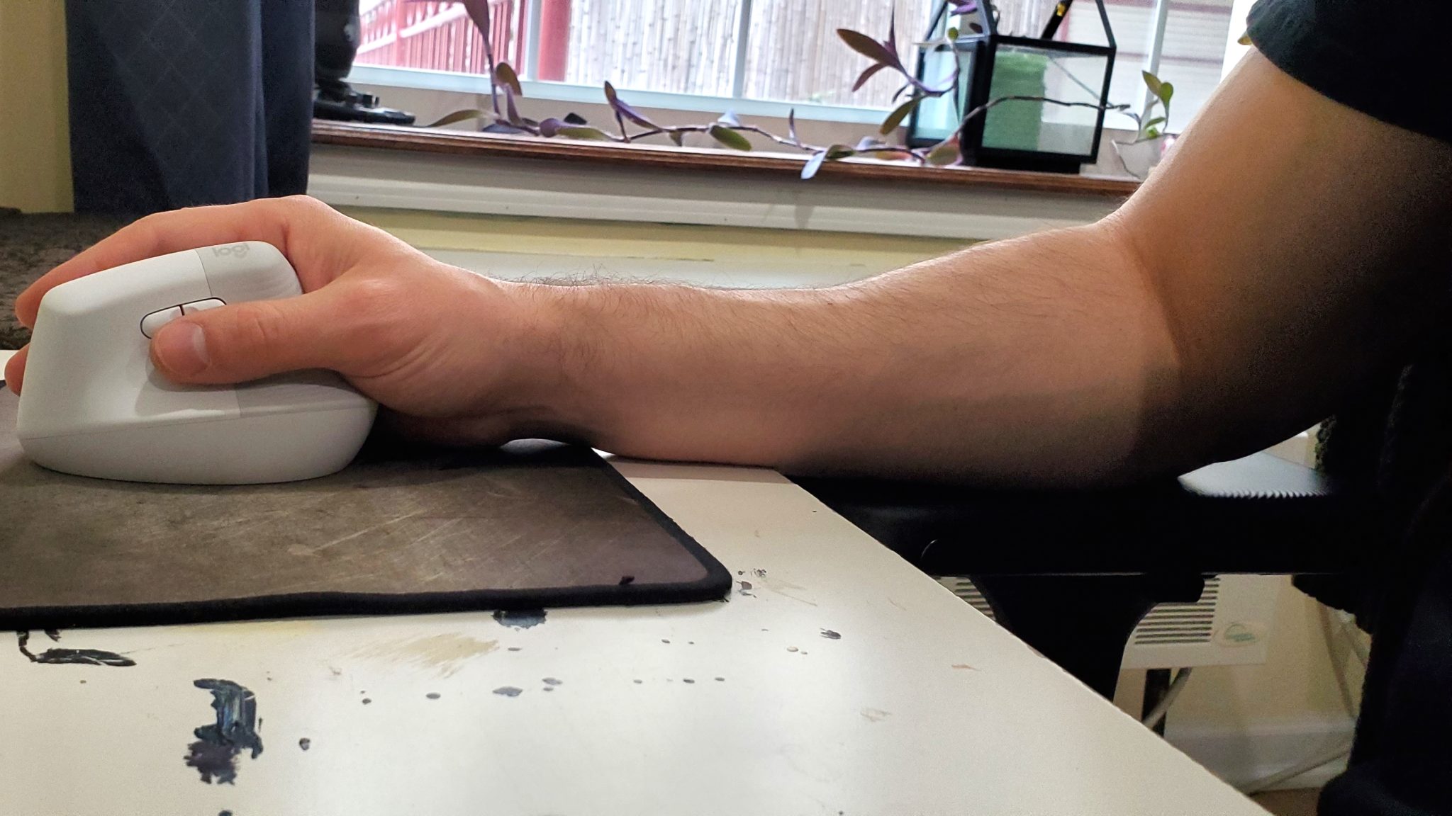 Logitech’s Lift is a vertical mouse that’s easier to grasp - Ars Technica