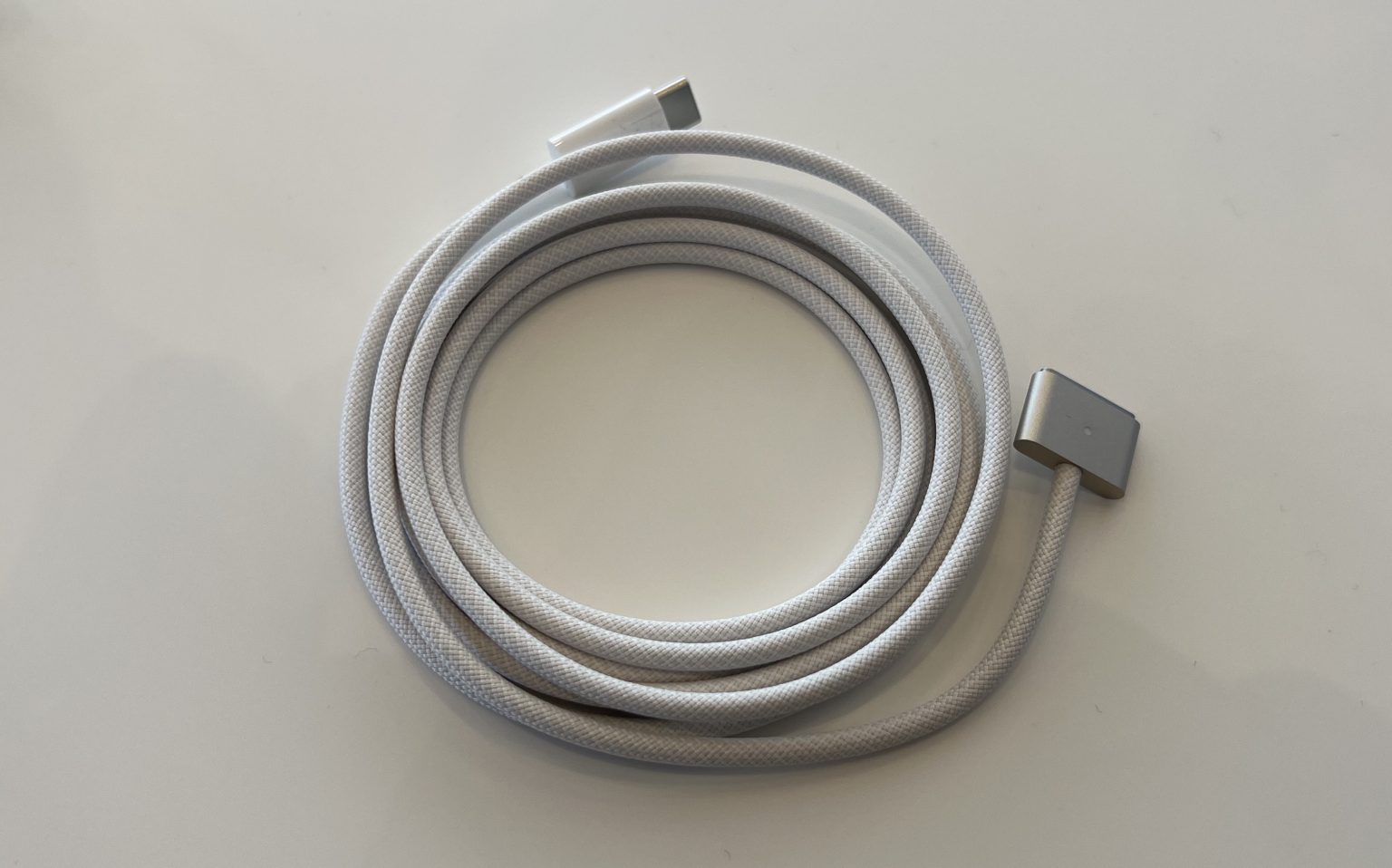 Here’s a first look at Apple’s redesigned M2 MacBook Air - Ars Technica