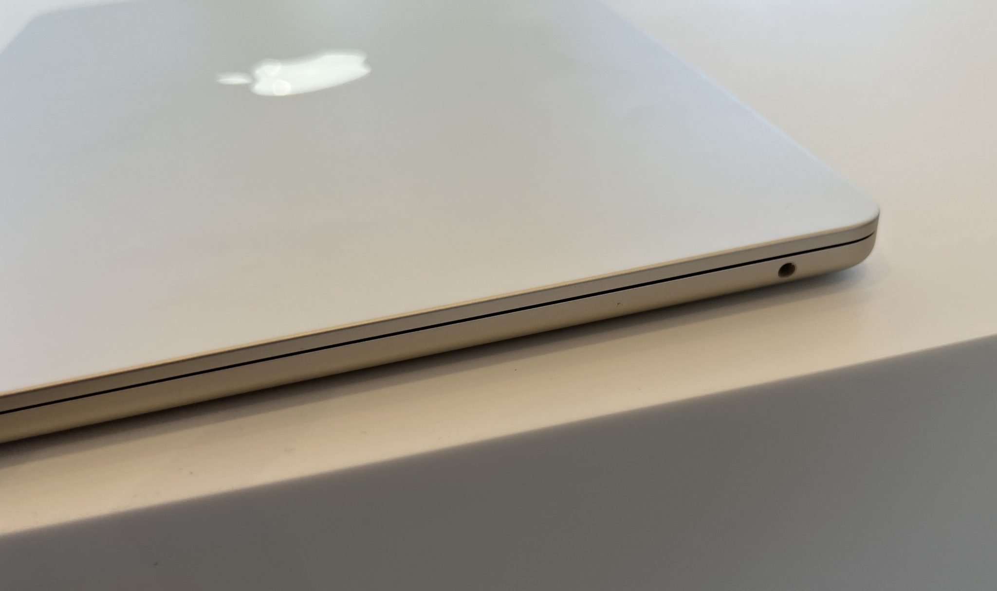 Here’s a first look at Apple’s redesigned M2 MacBook Air - Ars Technica