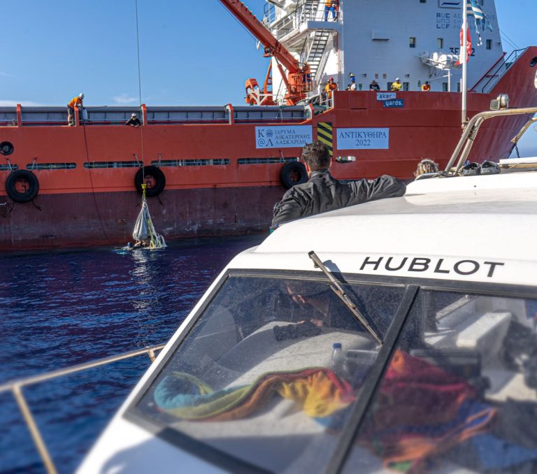Divers recovered giant head of Hercules from Antikythera shipwreck in ...