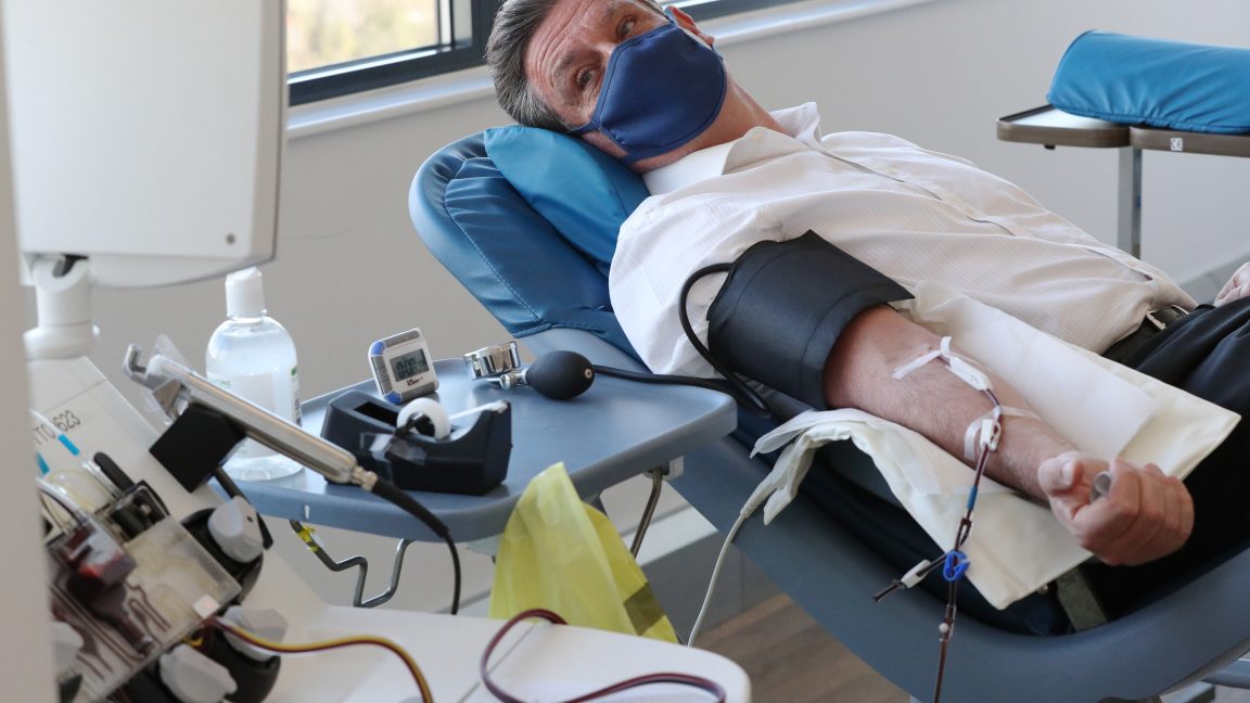 Long-COVID patients spend their life savings on unproven “blood washing ...