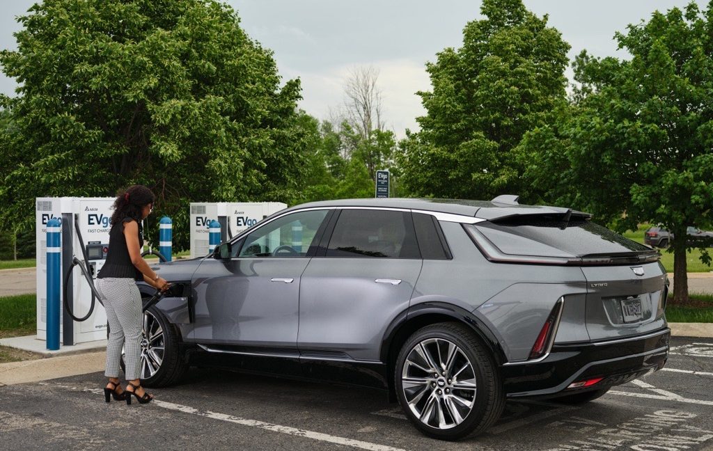 GM and Pilot to add 2,000 new EVgo fast chargers to travel centers ...